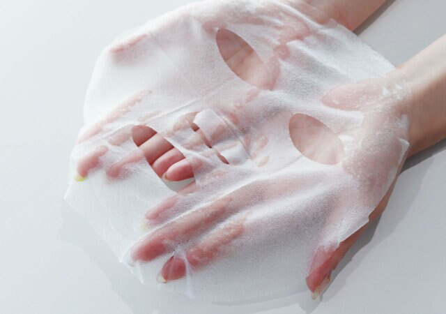 こだわったのは成分だけじゃない！ピタッと密着するシート素材を使った、からだWelciaの〈フェイスマスク〉｜からだWelciaとくらしWelcia｜ウエルシア薬局